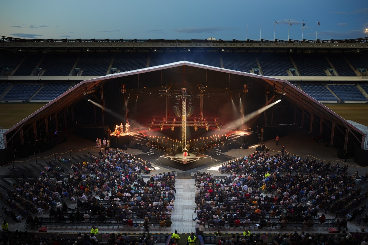 15000 people SPECTACLE opens the 75th Edinburgh International Festival ...